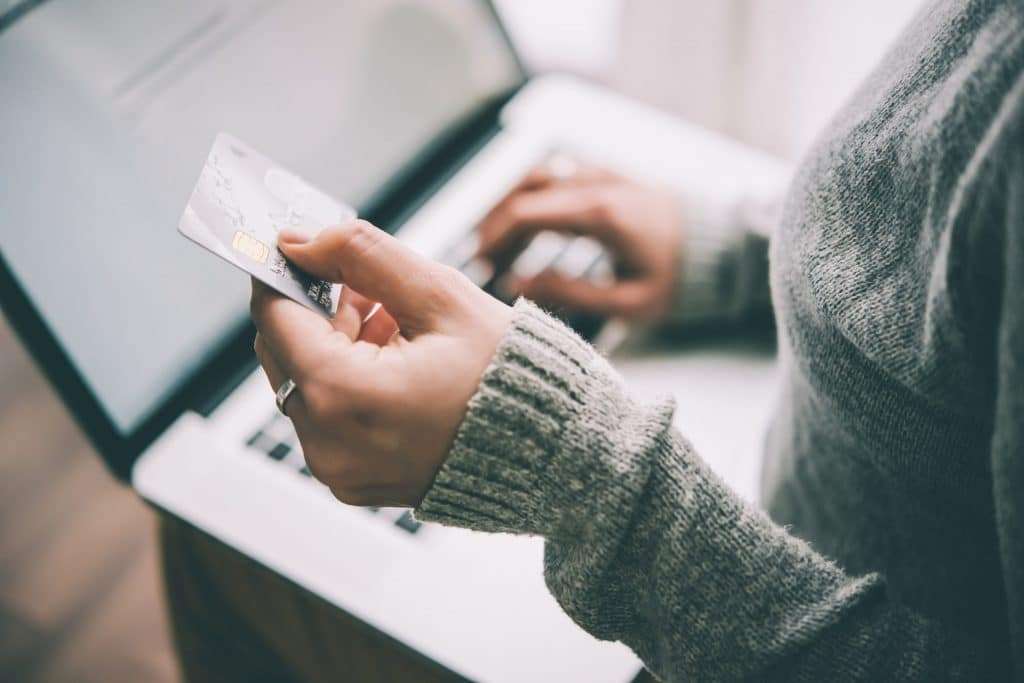 Credit Cards: Pros and Cons